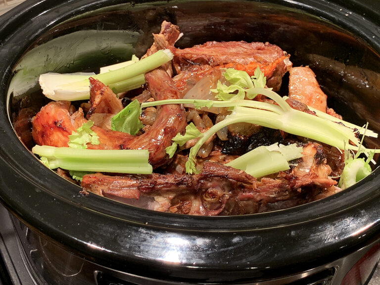 How to Make a Rich Roasted Turkey Stock (aka bone broth) - Mincoff Café